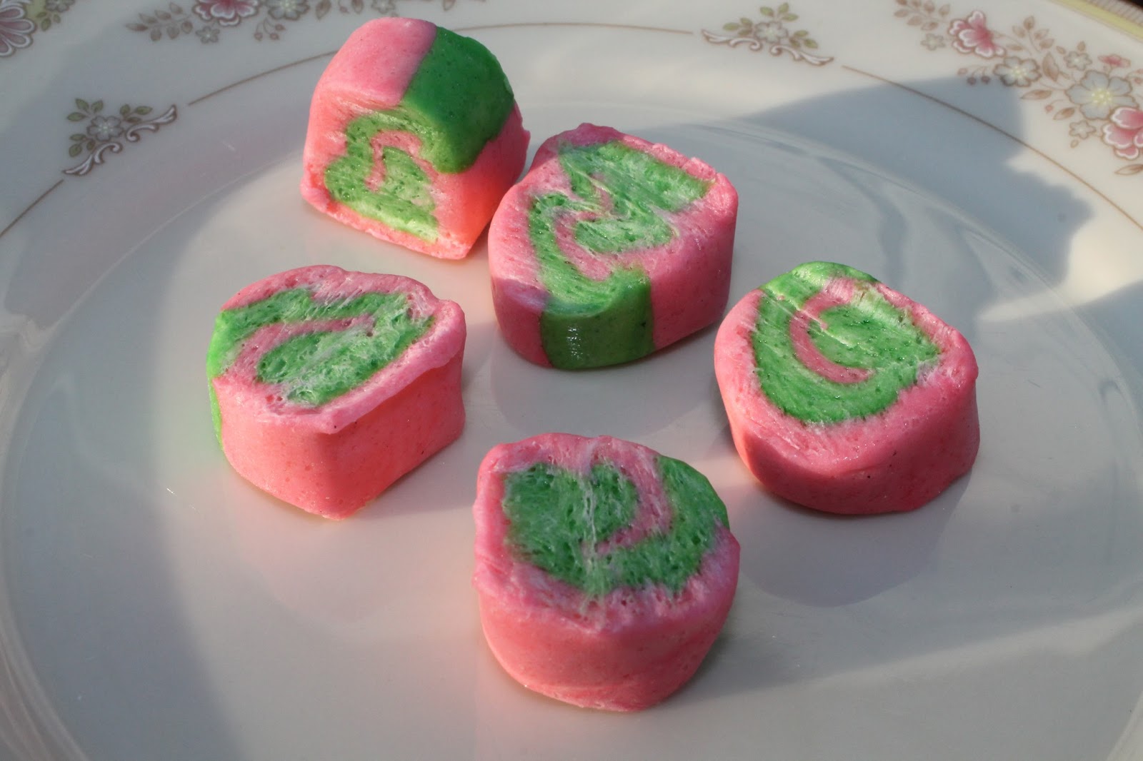 My Creative Mommy: Making Your Own Bubble Gum!