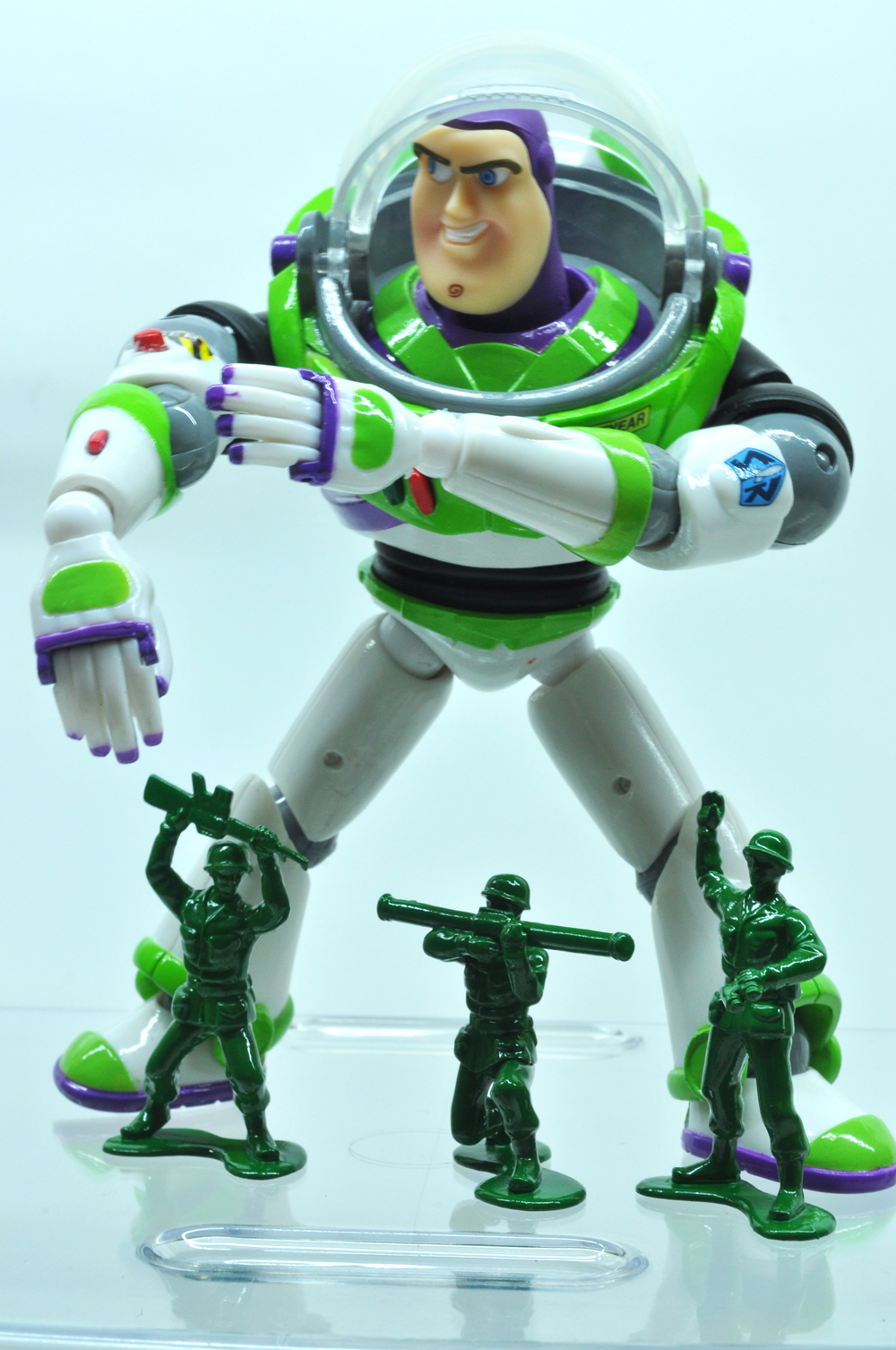 BIG DADDY TOYS: Sci-Fi Revoltech Buzz Lightyear