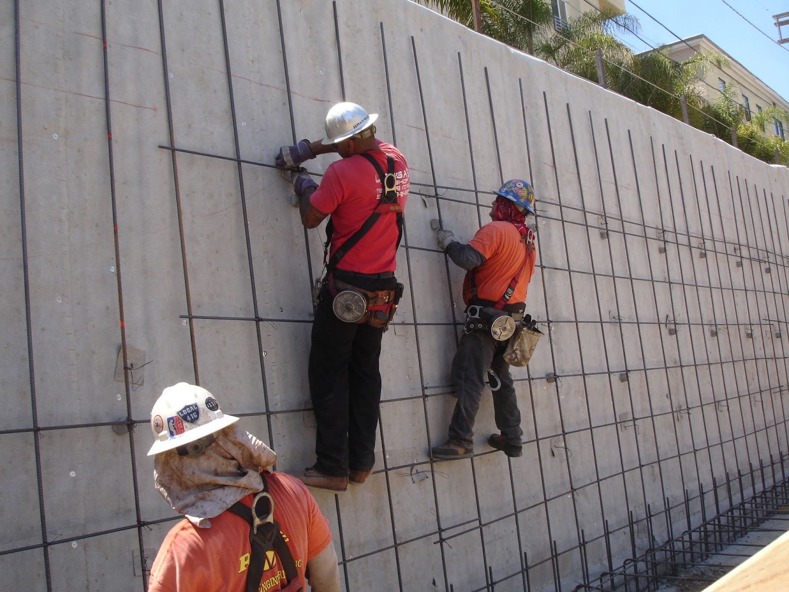 PSL Architects: The Serrano - Rebar being installed