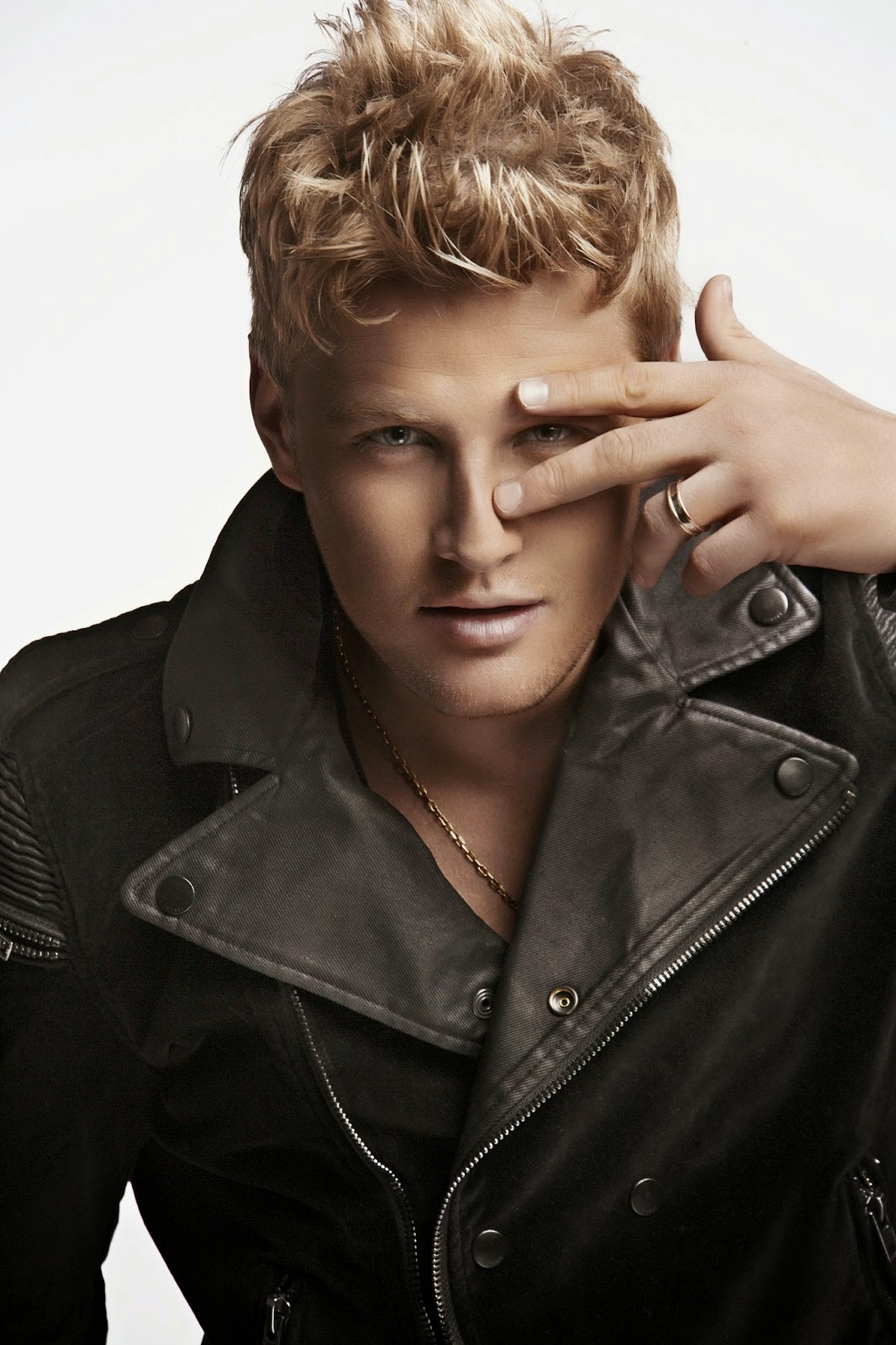 El Lavadero de las Muñecas: ALEXANDER ACHA PRESENTA SU NUEVO SENCILLO