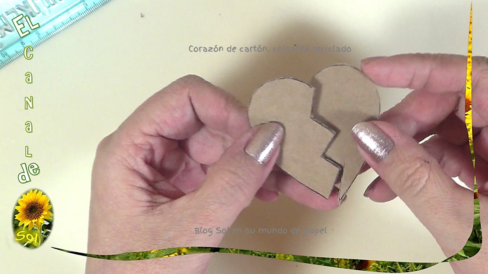 Corazón de cartón, colgante reciclado