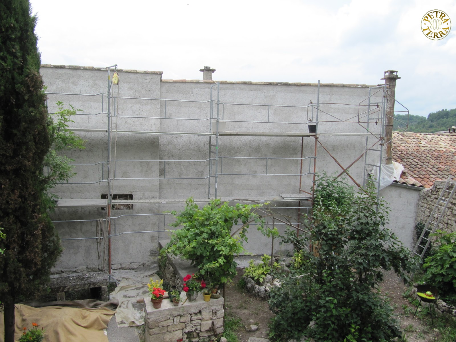 Petra Terra SCOP: Enduit chaux sur support en agglos