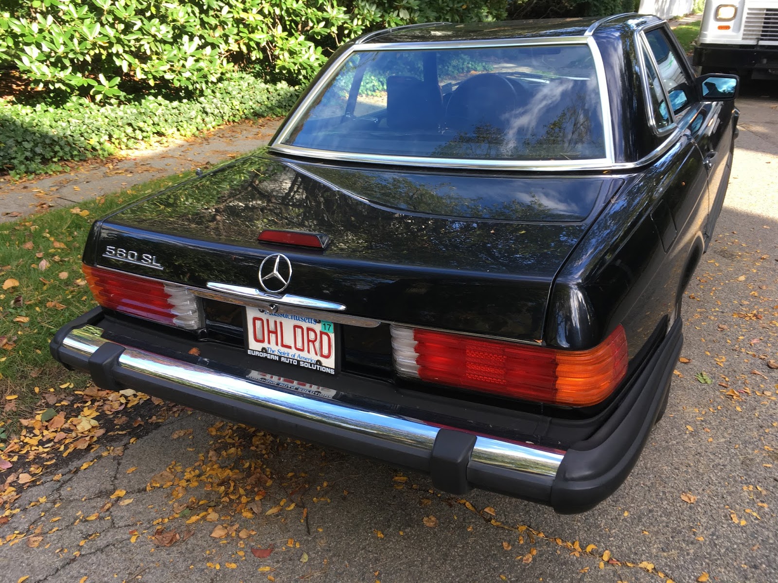 autoliterate: Mercedes Benz 580 SL, Cambridge, Mass.