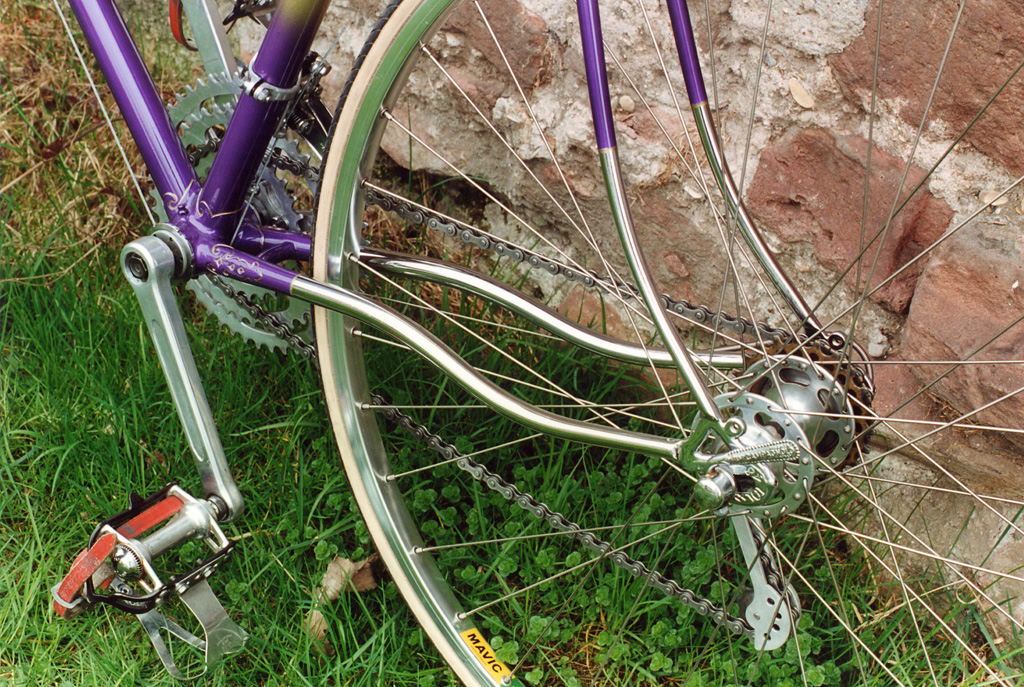 Midlife Cycling: Curls, Splits And A Flying Gate