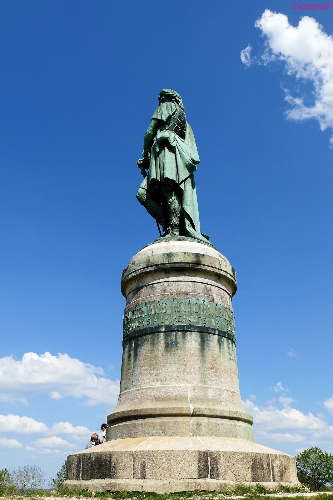 Nos promenades en Cagouille: Statue de Vercingétorix , à Alise-Sainte-Reine