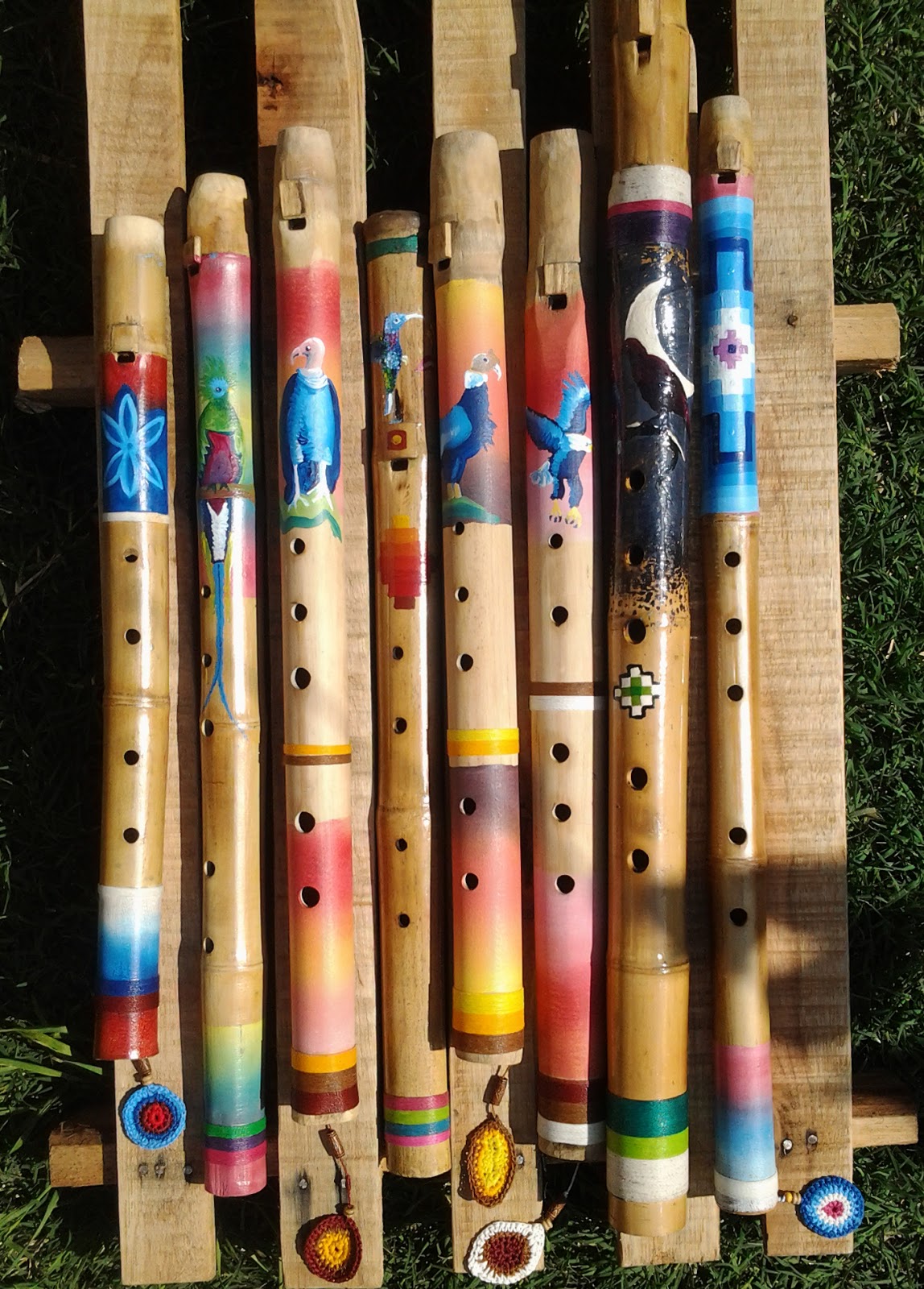 FLAUTAS ARTESANALES: Totem cromático (pintados con acrílico)