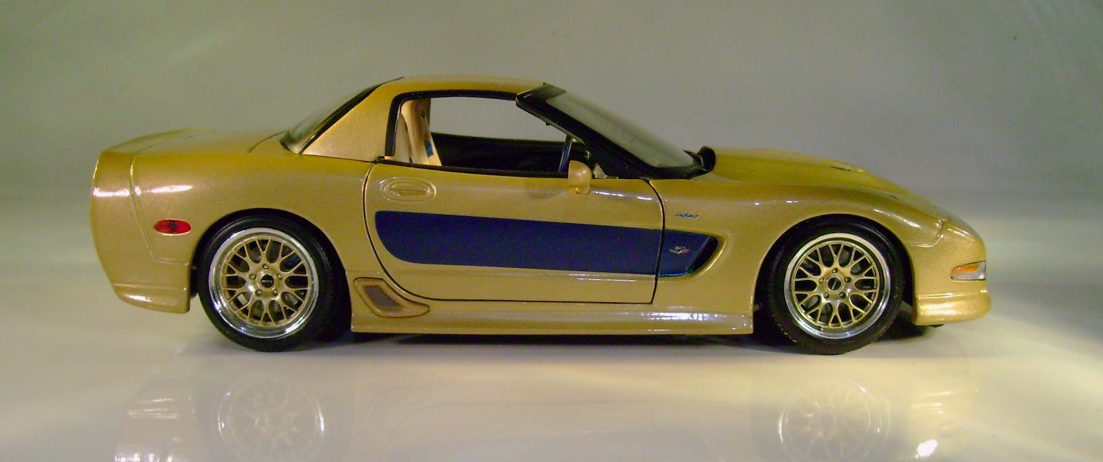 Auto GALERIA 1:18 Eddie: Chevrolet Corvette 2003 Guldstrand "Signature ...