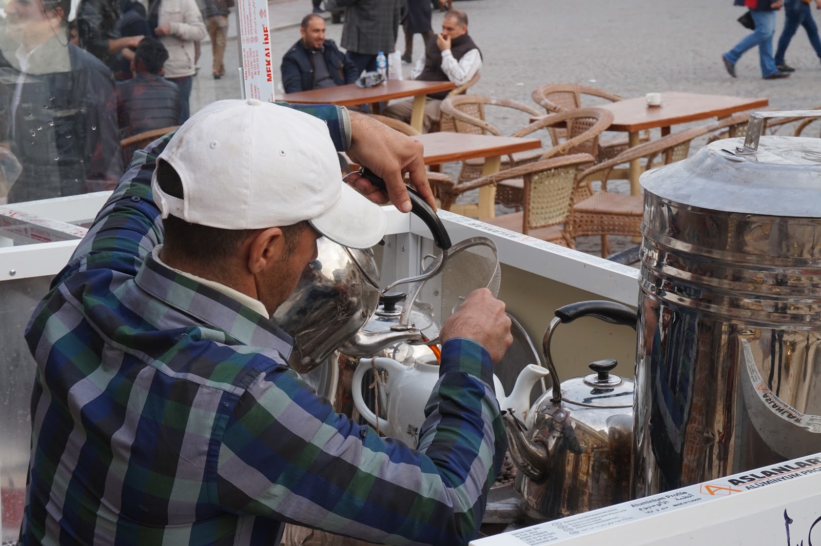 Kurdish Bookshelf: A Tour of the Kurdish Baazar - Through a Foreigner's ...