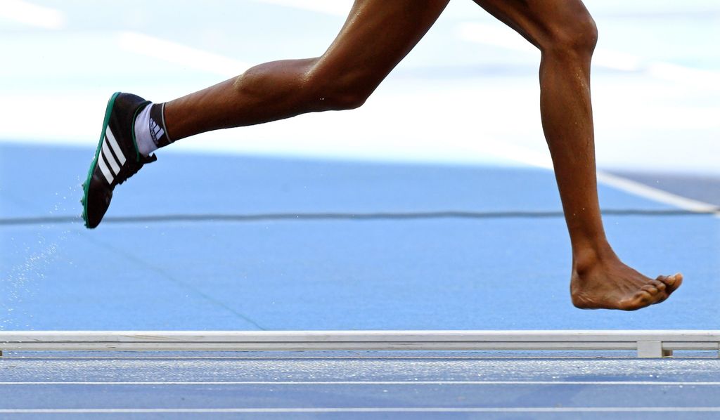 🤲 Click Physiotherapy: BAREFOOT VS RUNNING SHOES: BIOMECHANICAL ANALYSIS