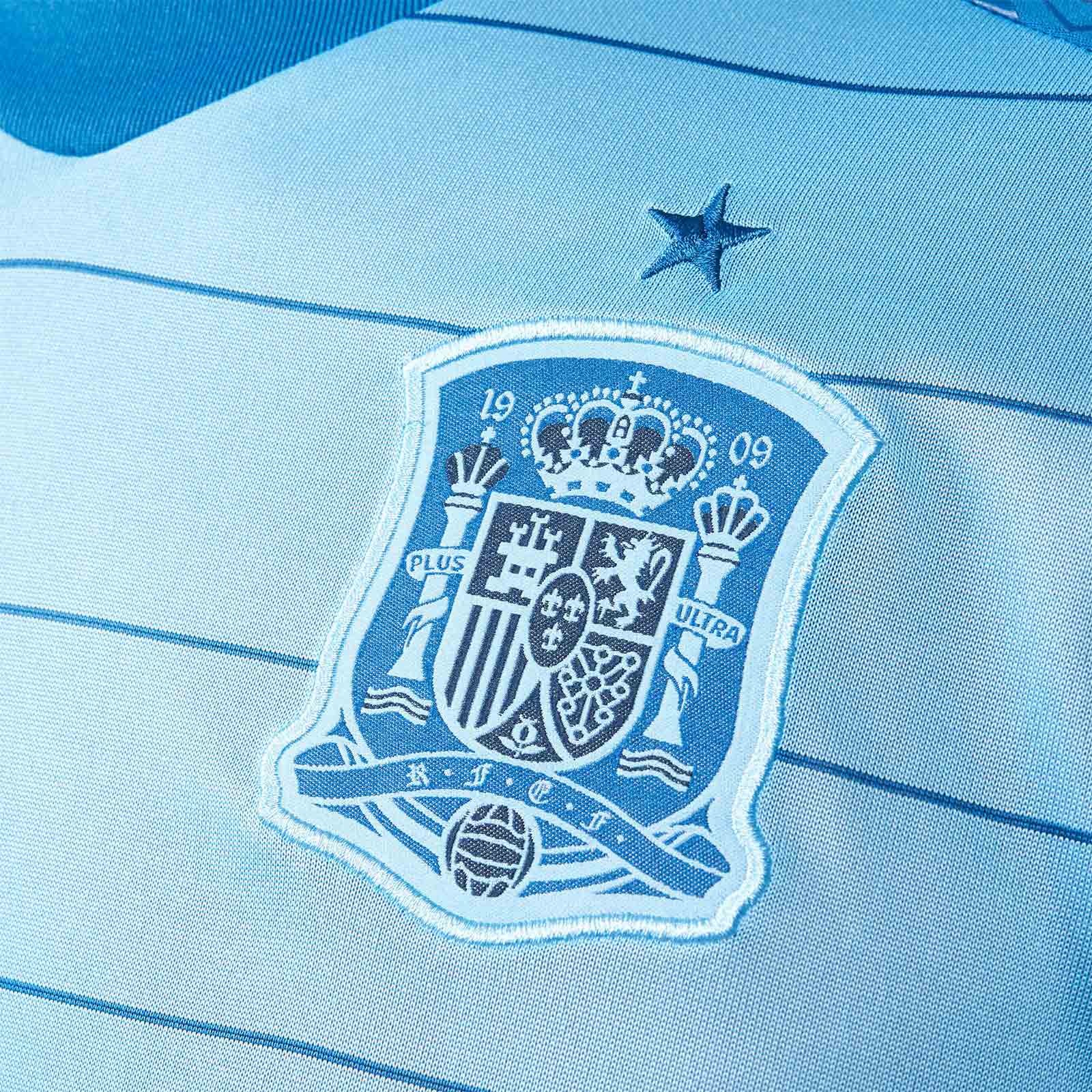 Spain Euro 2016 Goalkeeper Kits Revealed - Footy Headlines