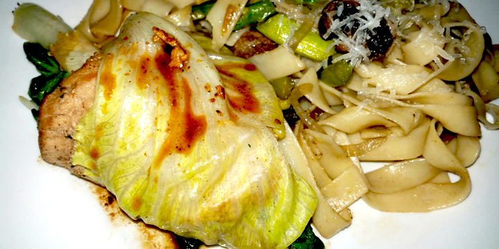 Puerco relleno con Hojas de Mostaza y Tagliatelle con Ajo, Hongos y ...