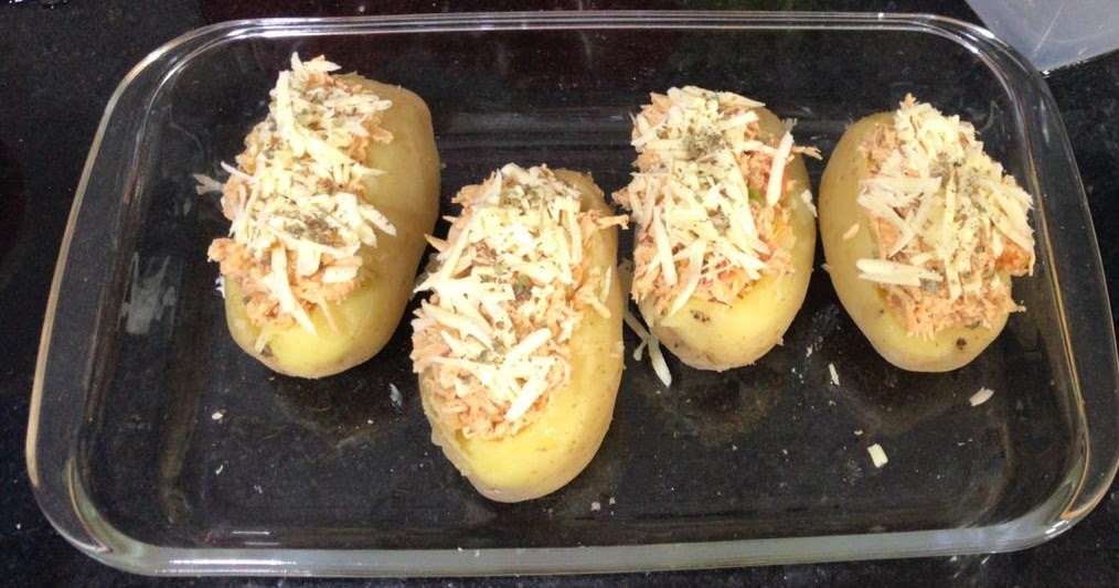 Batata Recheada com Frango e Cream Cheese