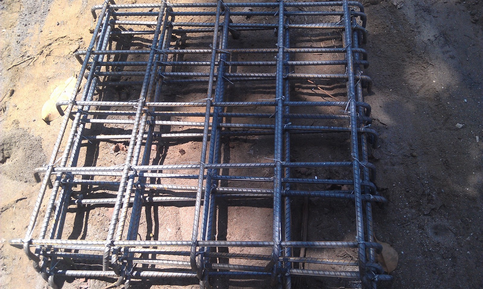 Kerja Memotong, Membengkok dan Mengikat Besi ~ Membina Rumah Impian