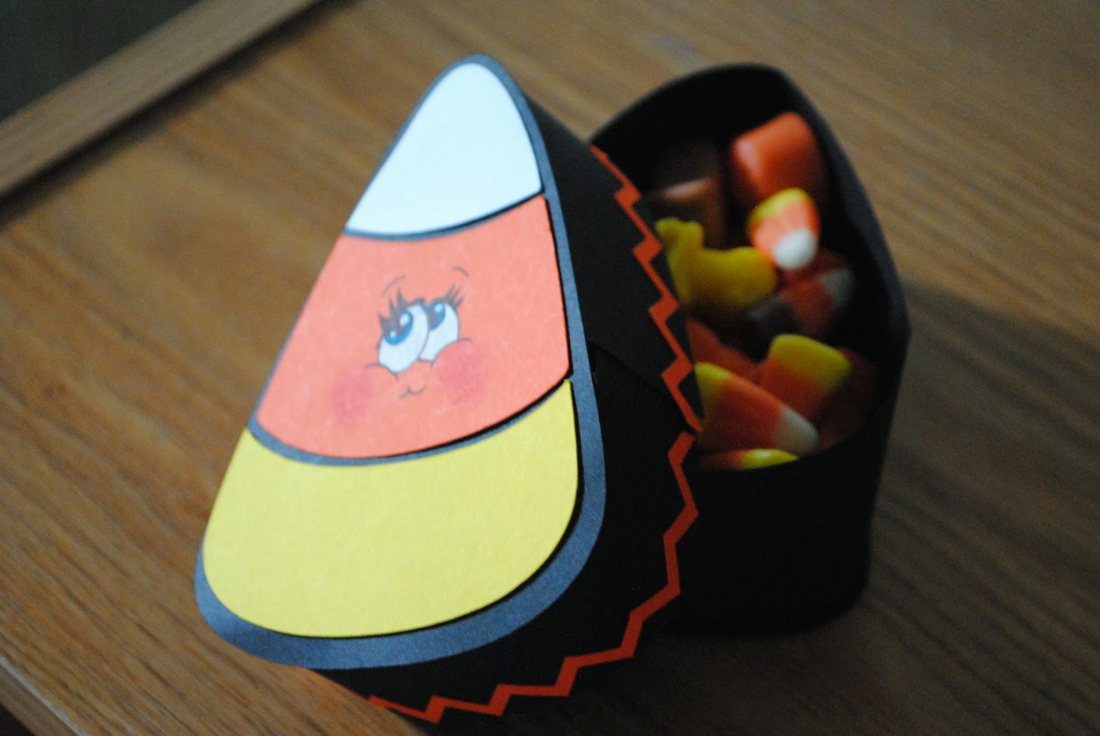 krafting mama: Candy Corn Box