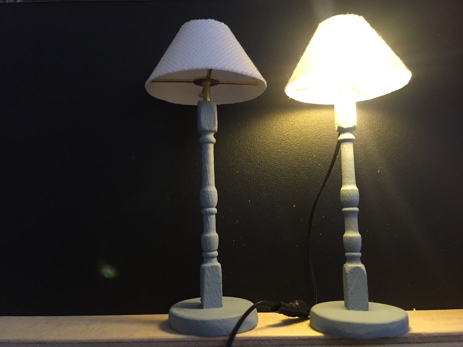 1:12 scale modern model houses: Table lamp blue