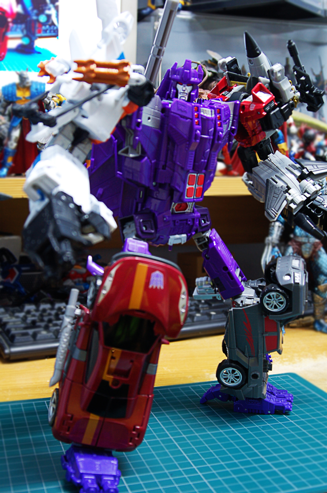 Plastic Heap: Transformers Combiner Wars Voyager Cyclonus / Galvatronus