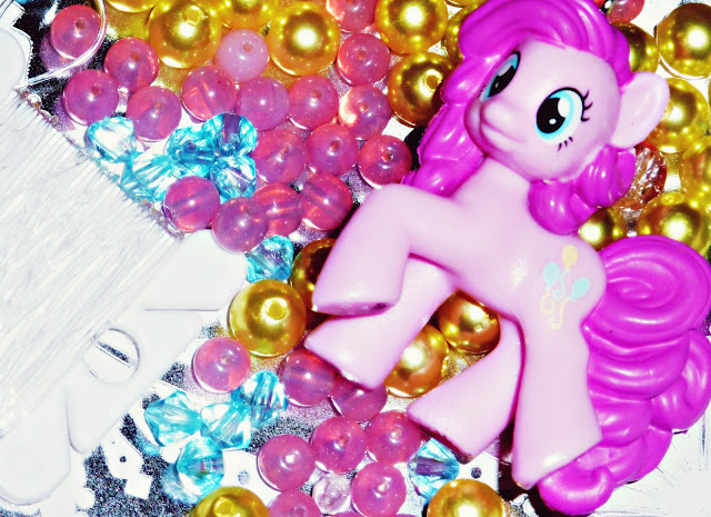 Cateaclysmic: Pinkie Pie's Make Your Own Pendant Party!