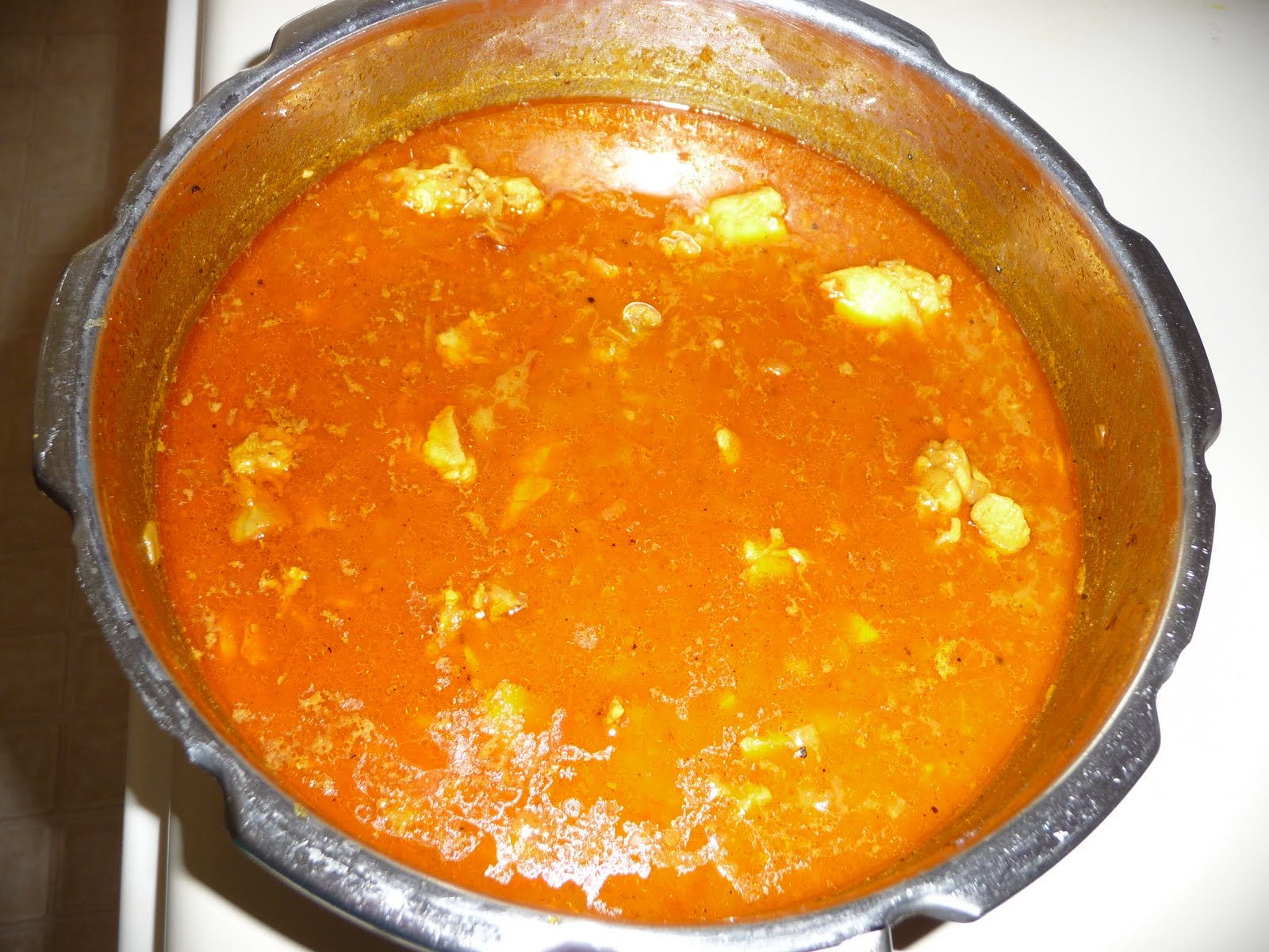Shali's Kitchen: Kudi Ounty [Kozhi Kuzhambu] {South Indian Chicken Stew}