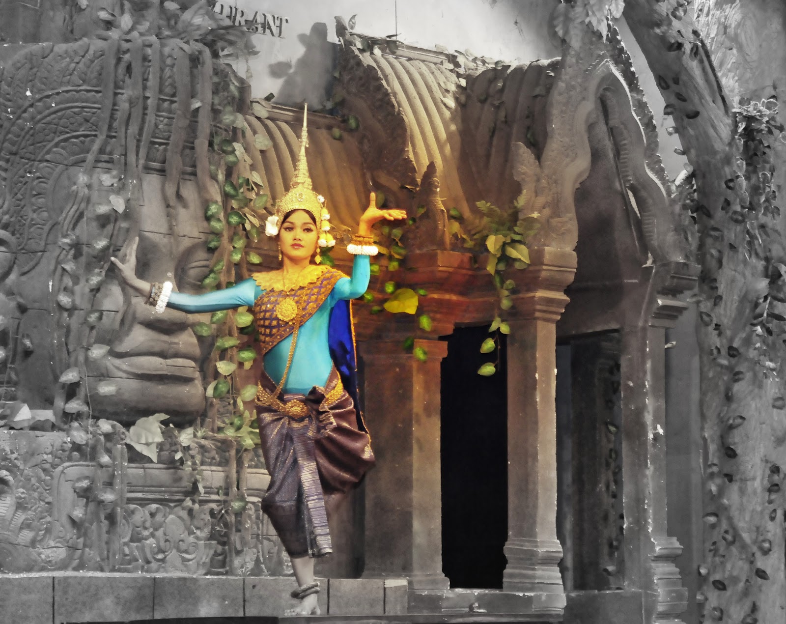 VIAGENS, IMAGENS E PENSAMENTOS ( Helena Afonso)