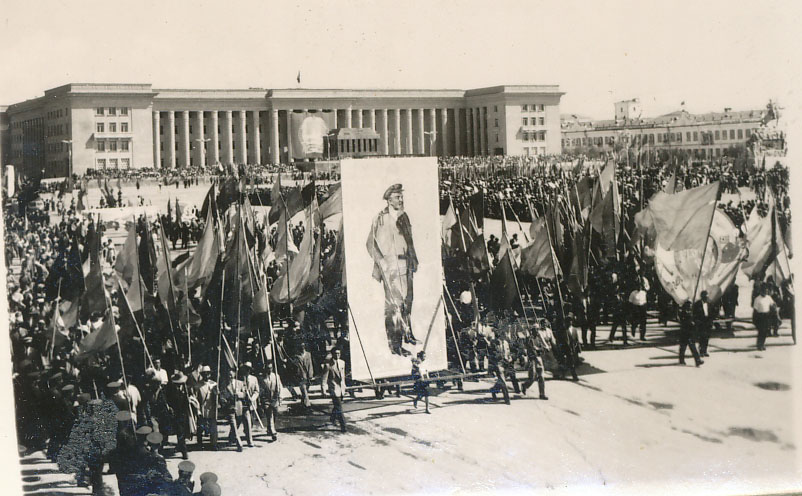 Соёлын довтолгоо: May 2013