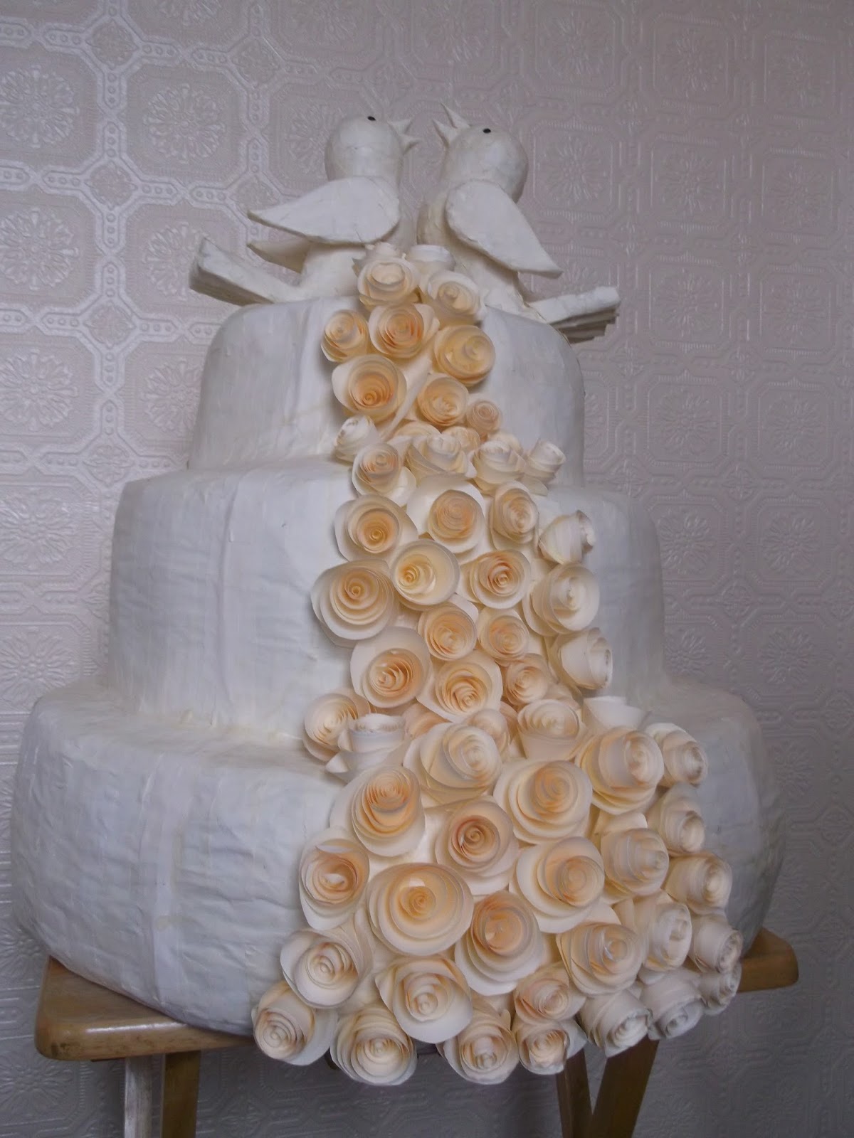 The pinata lady: custom made pinatas: wedding cake piñatas