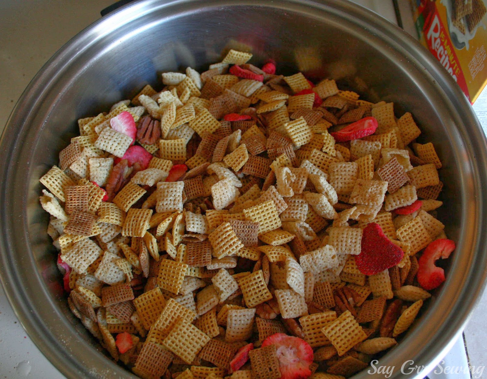 Say Grr Sewing: Strawberry-Maple Chex Mix