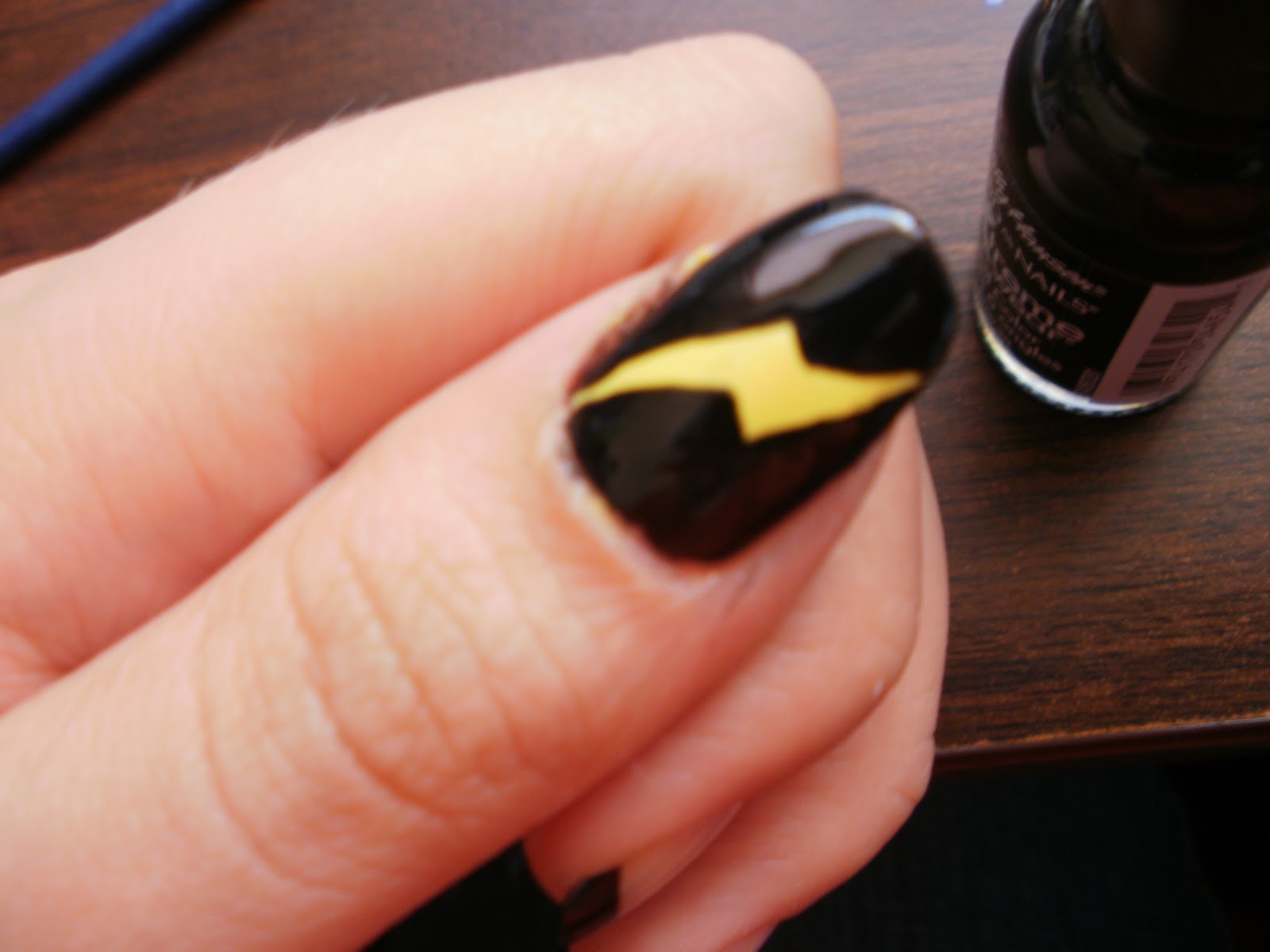 Artistry Nails: Lightning Bolt Nails