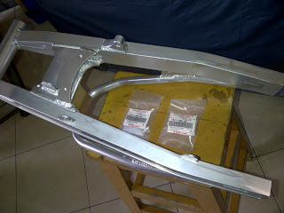 the Apriliatista: * (New) Swing Arm Unitrak Alumunium Silver Kawasaki ...