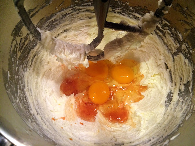 A Cake Bakes in Brooklyn: Aunt Rei's Babka