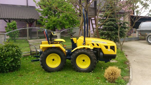 MALI GRADSKI AUTO: Traktor Tomo Vinković