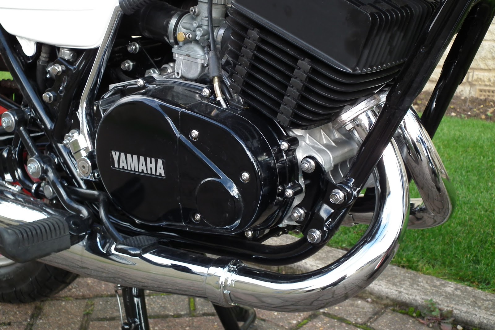 MGM Bikes : Yamaha RD250E White and Red NGS 411V