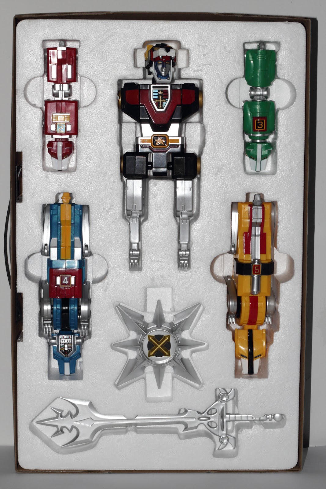 Model kit of the year!: Toynami Voltron Lion Force Collector's set ...