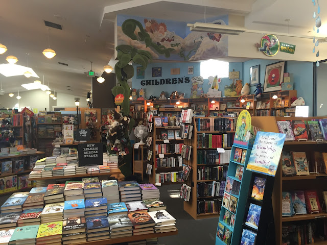 Destination Libraries: Library Profile (plus a bookstore) - Lake Forest ...