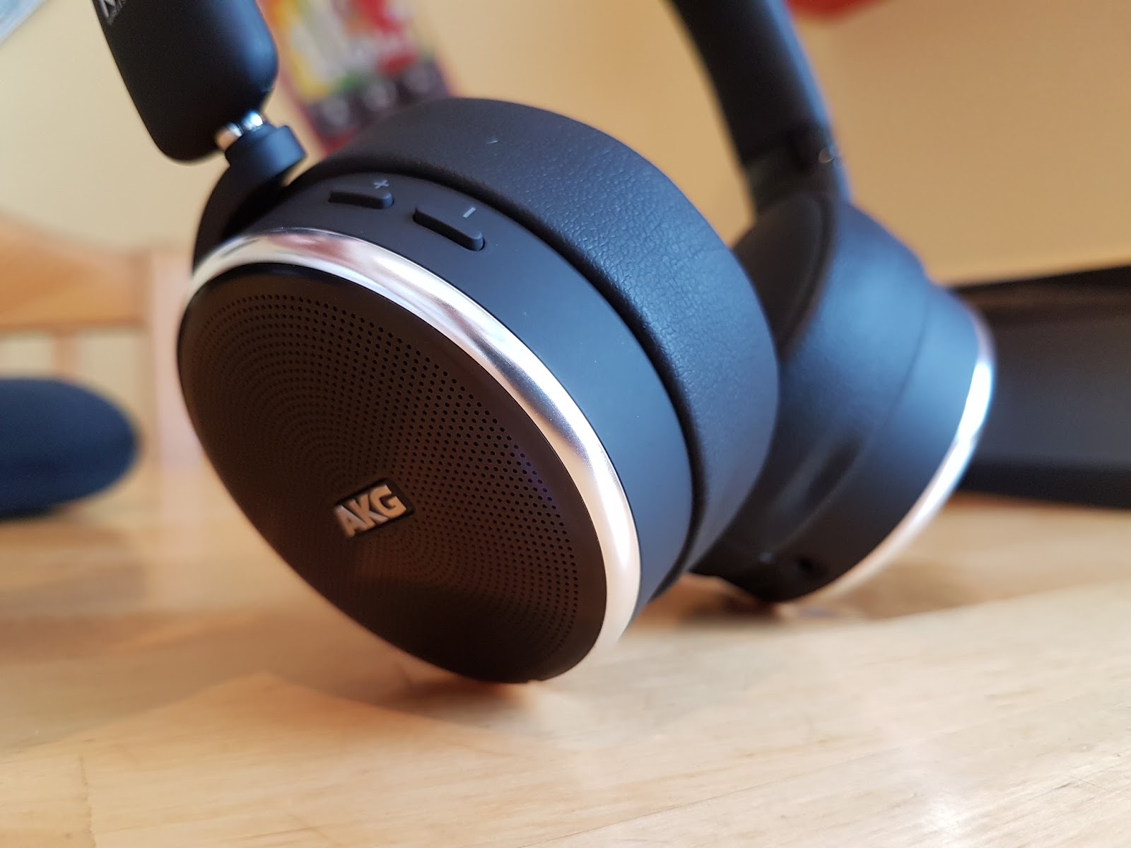 Test des AKG N60 Kopfhörers mit Noice-Cancelling