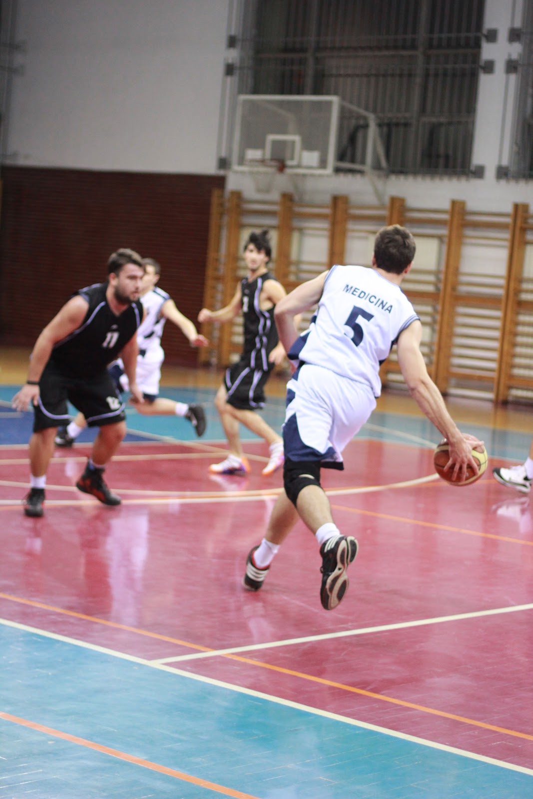 CAMPIONATUL UNIVERSITAR DE BASCHET: POZE