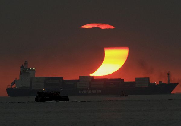 20+ Beautiful Sun & Moon Photographs - The World Of Photography