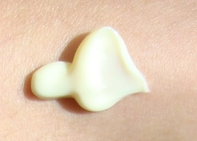 little white truths: Mecca Hands On Transforming Hand Cream - review