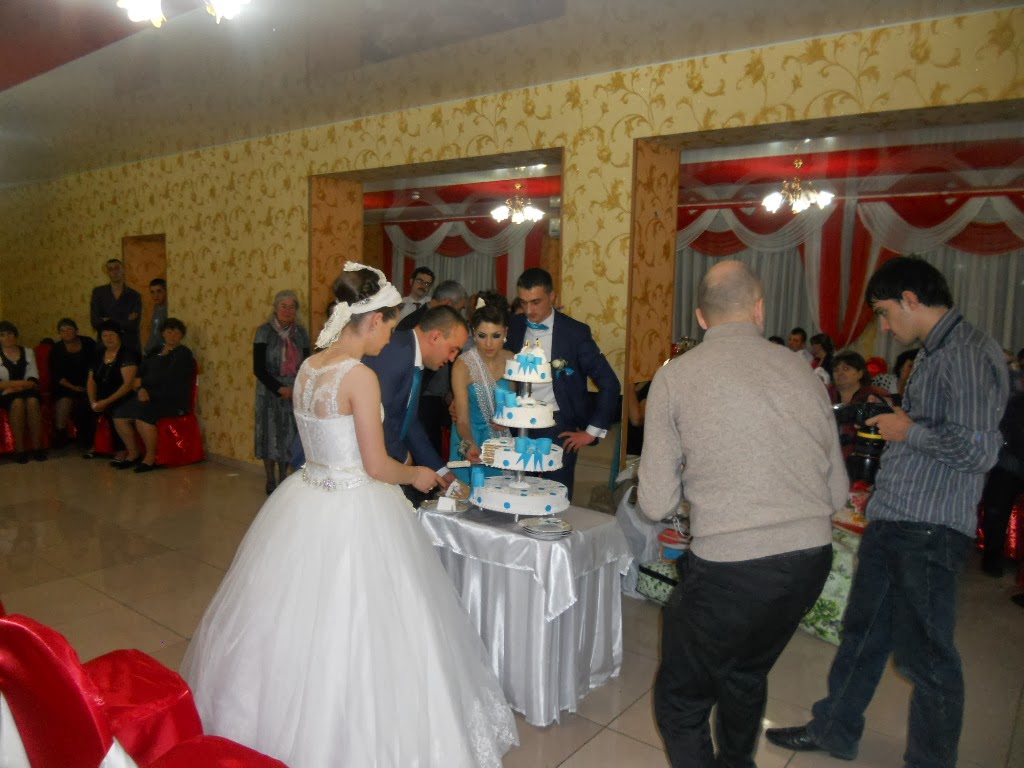 Warren's Moldovan Way: Family Wedding in Susleni