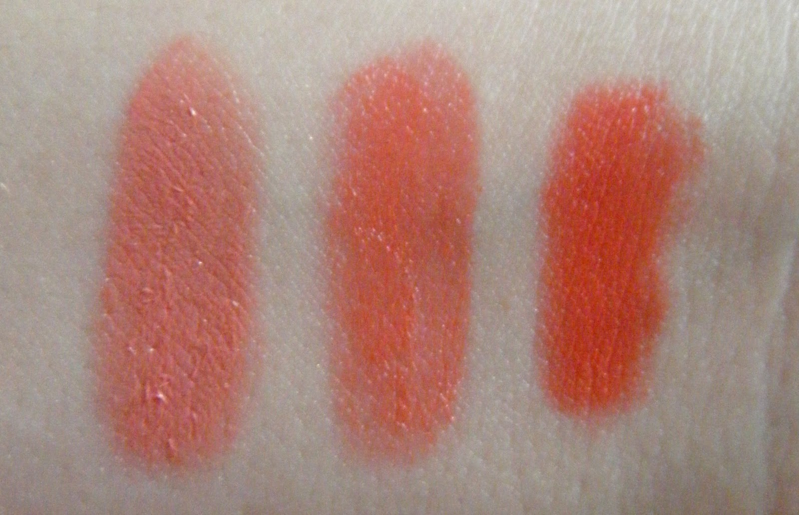 Mon petit coin beauté: Swatches de ma collection de rouge à lèvres..