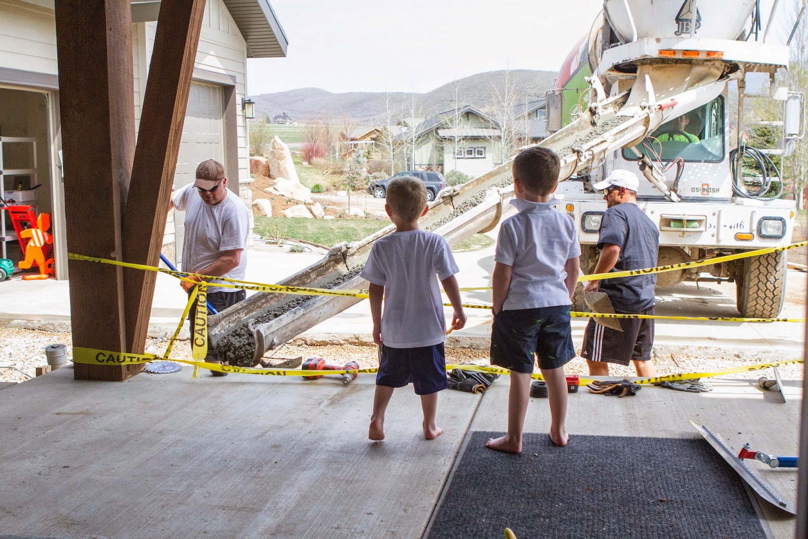 Simons {6}.: Million Dollar Driveway.