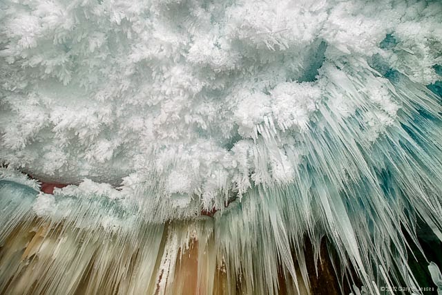 Defrosting a Building: Otherworldly Icescapes Inside a Historic Chicago ...