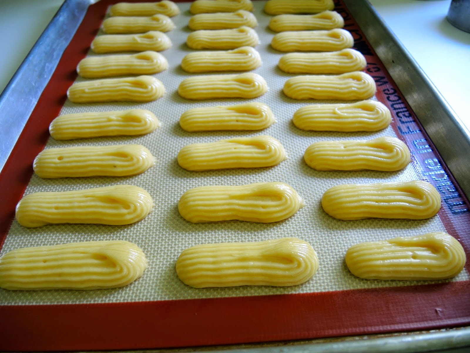 Kitchen and Cake: Vanilla Eclairs with Chocolate Glaze