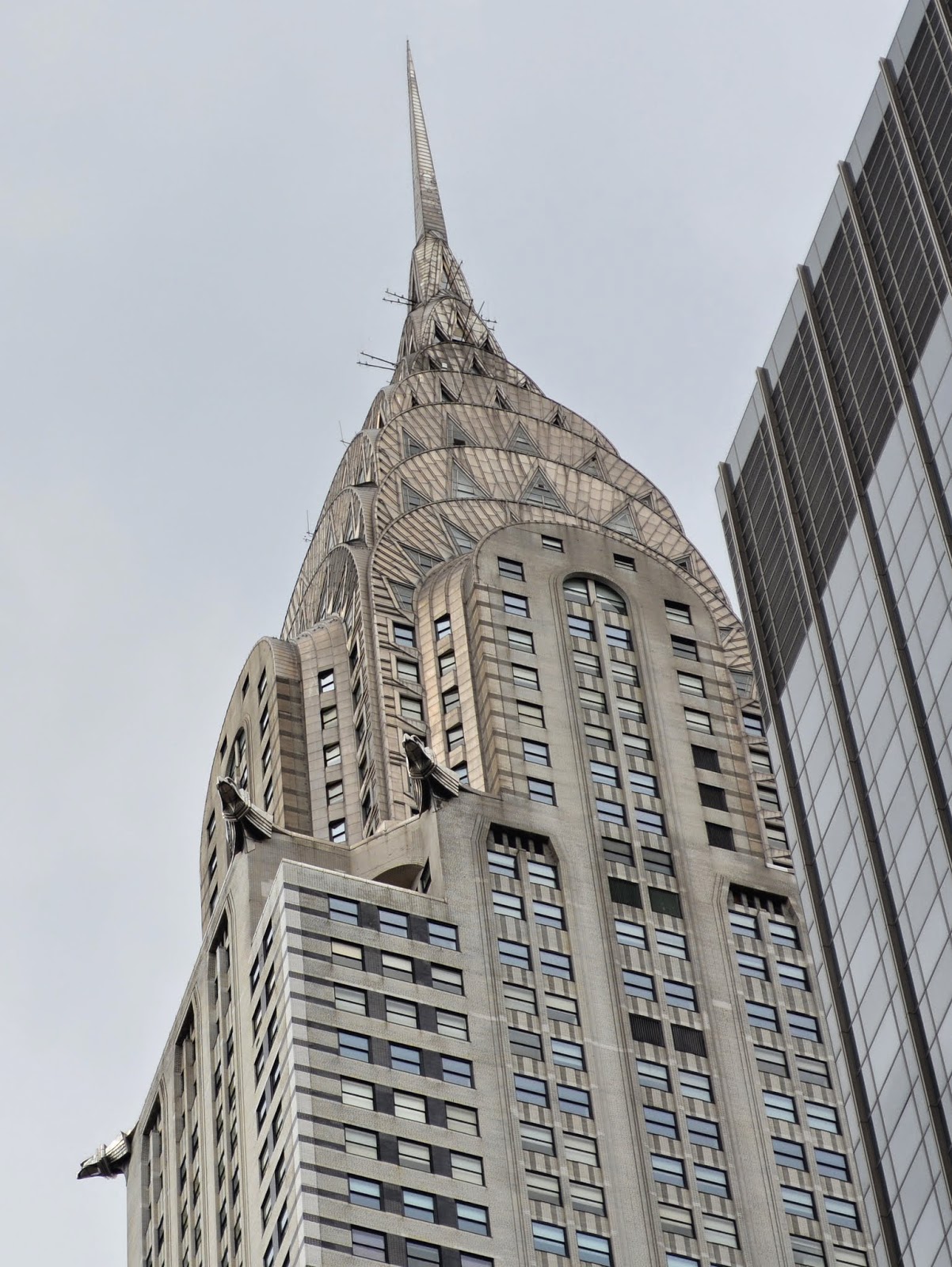 Mille Fiori Favoriti: The World Inside the New York Daily News Building