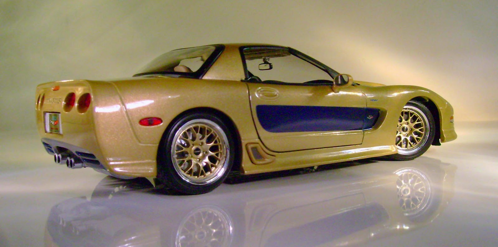 Auto GALERIA 1:18 Eddie: Chevrolet Corvette 2003 Guldstrand "Signature ...