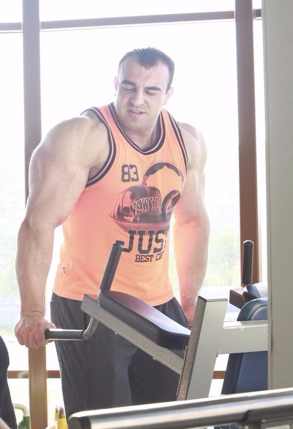 Muscle Lover: Giant amateur bodybuilder Andrey Shmigirilov from Russia