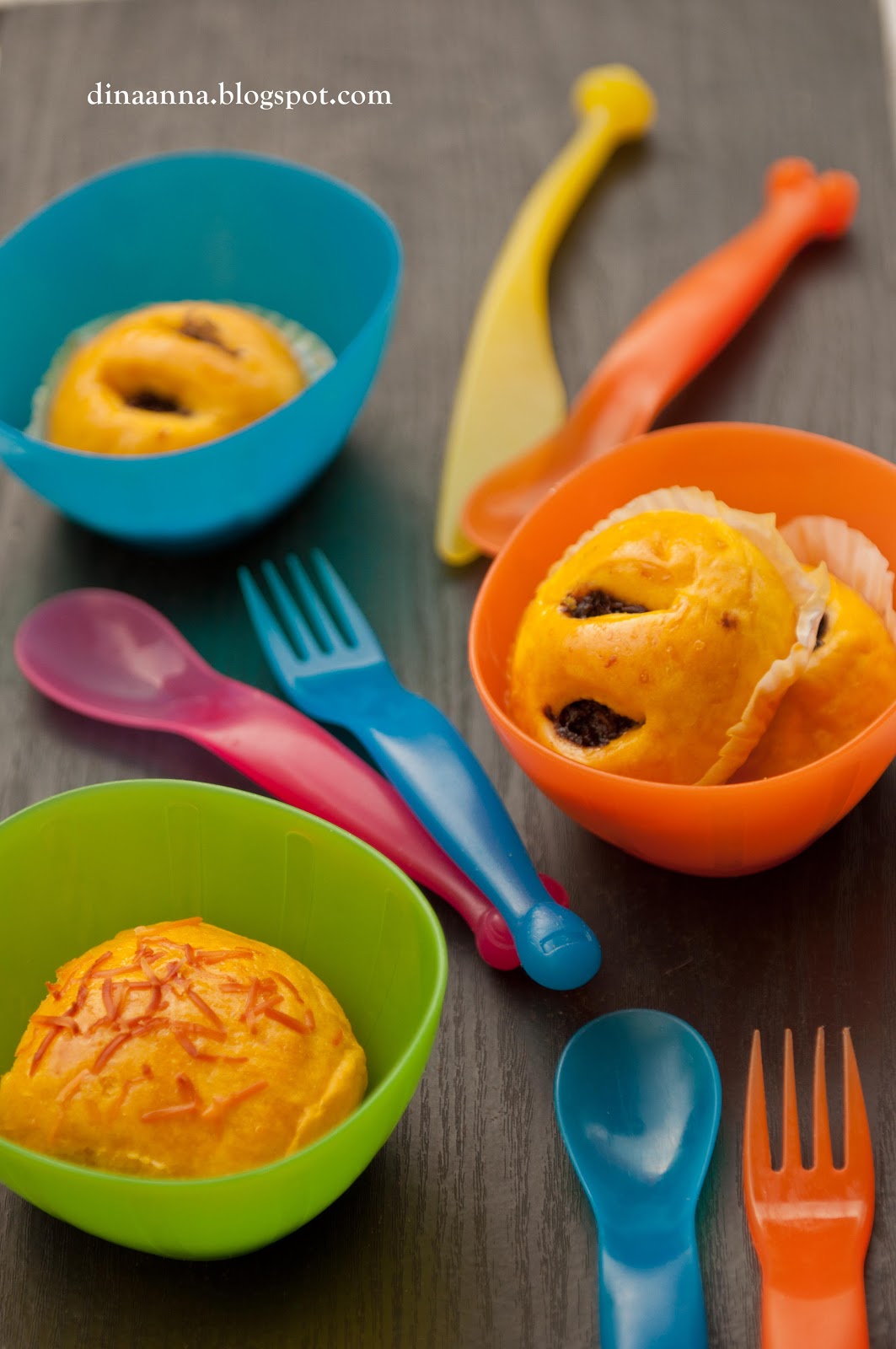 Homemade Heartmade: Roti wortel (Carrot yeast bread)