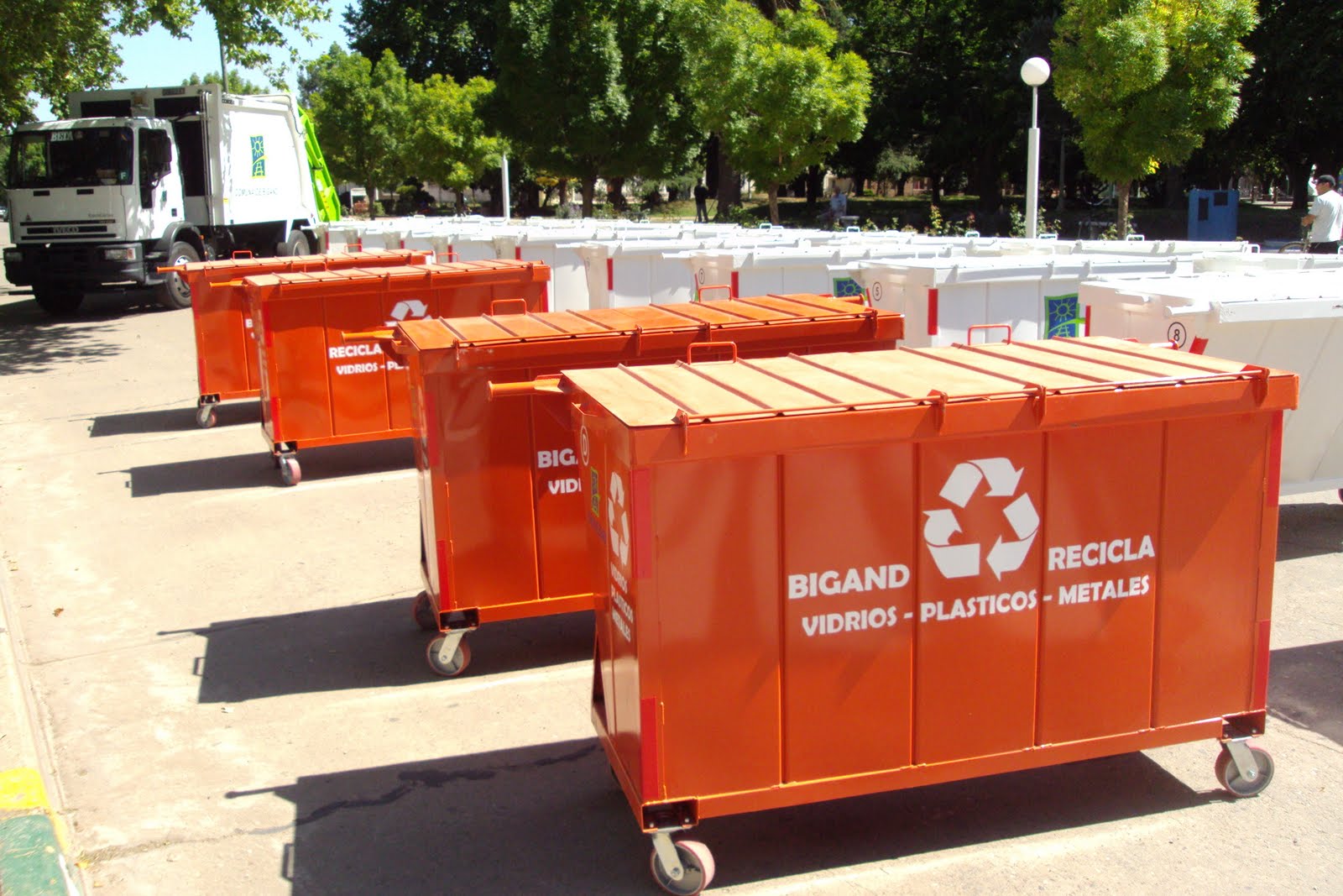 Con una inversión de $80.000, adquirimos16 nuevos contenedores que ...