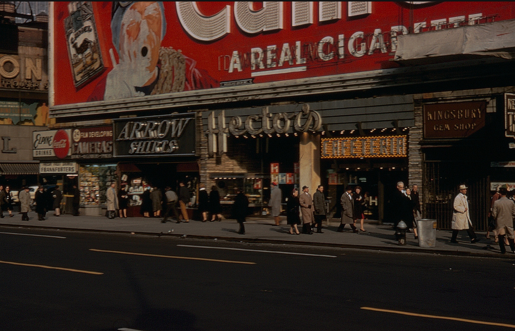 Times Square 1943, Smoking camel sign