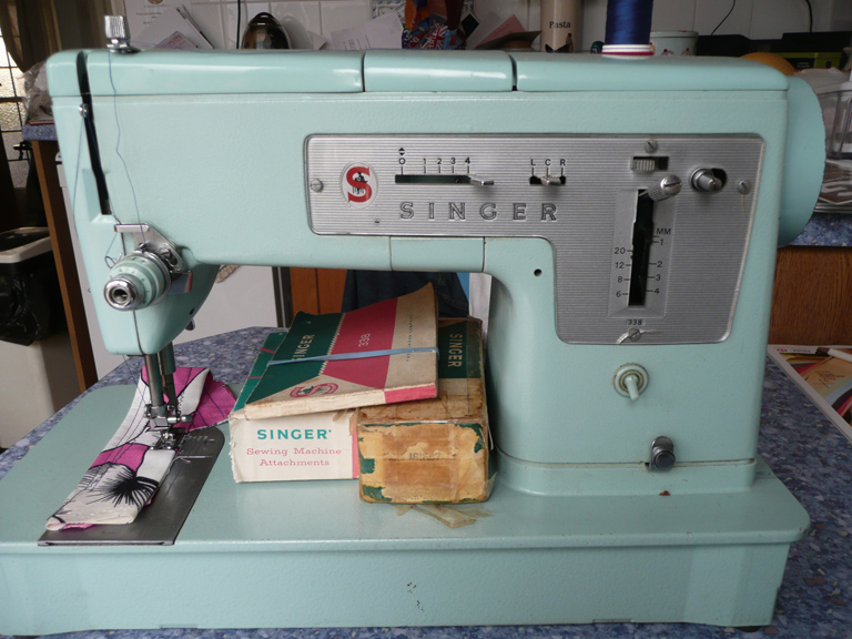 The Balancing Kiwi: My Vintage Singer Sewing Machine Collection