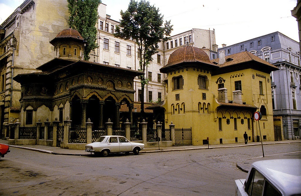 Turist în București: Strada Stavropoleos - Centrul Vechi - Bucuresti